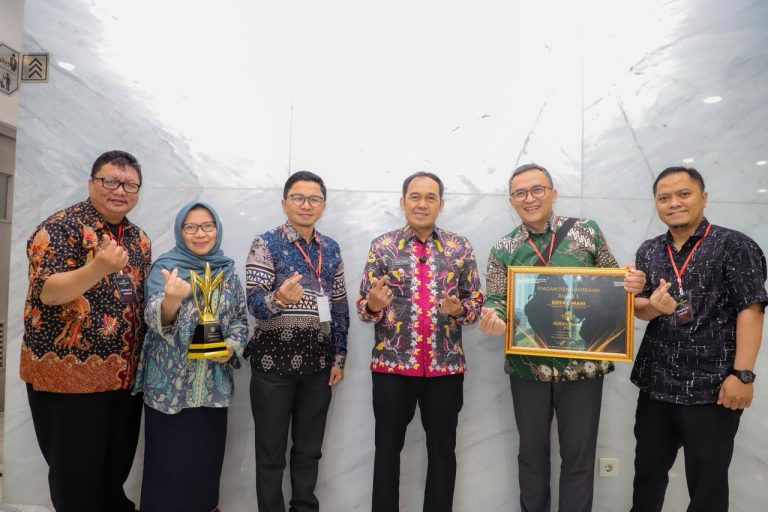 Pemkot Cimahi Meraih Penghargaan Mandaya Awards 2025 - Swarawanita